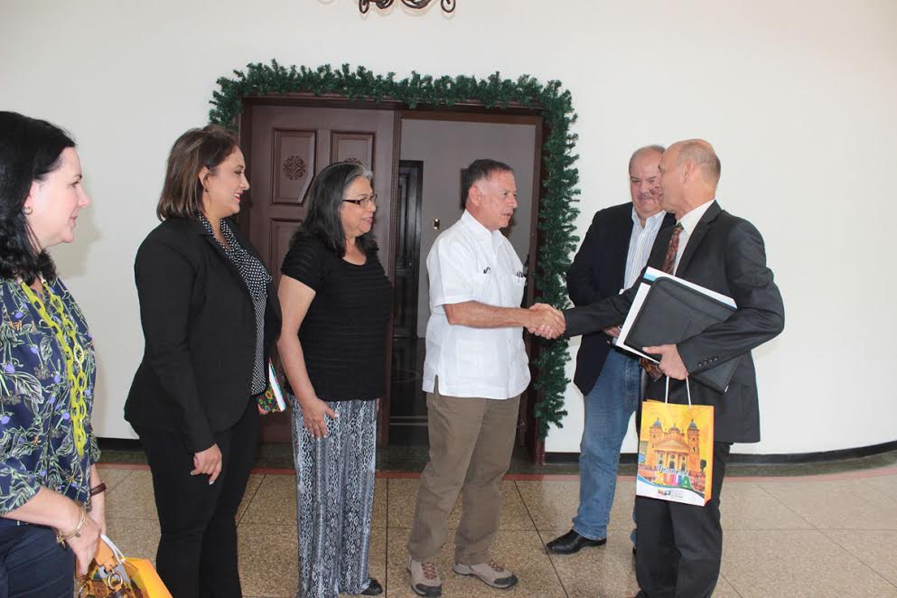 Arias Cárdenas recibe al embajador de Holanda en Venezuela Norbert ...