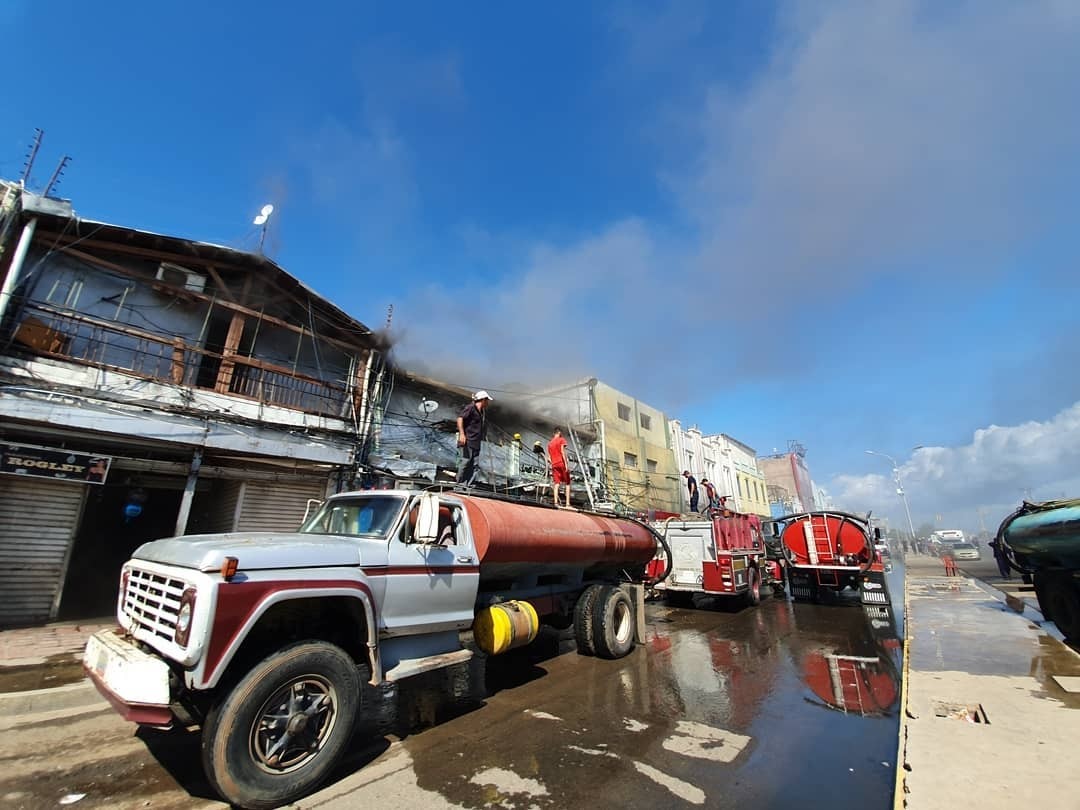 Cuerpos de bomberos extinguieron incendio en las adyacencias de Bingo ...