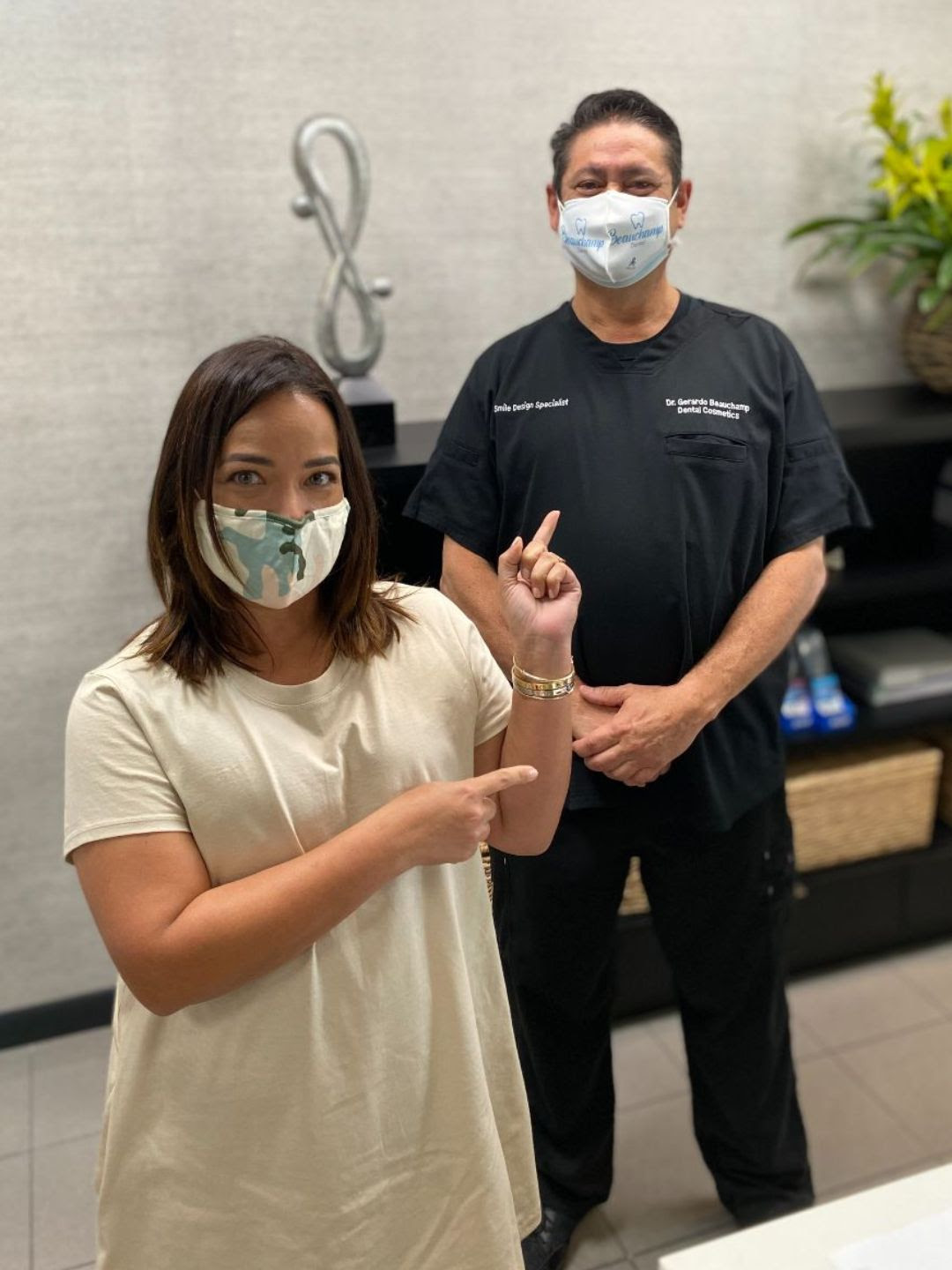 El Dr. Gerardo Beauchamp triunfa como el “Arquitecto de sonrisas” de ...