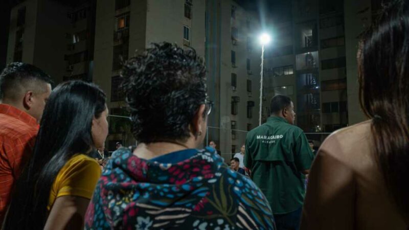 Alcaldía de Maracaibo ilumina Conjunto Residencial Palaima ...